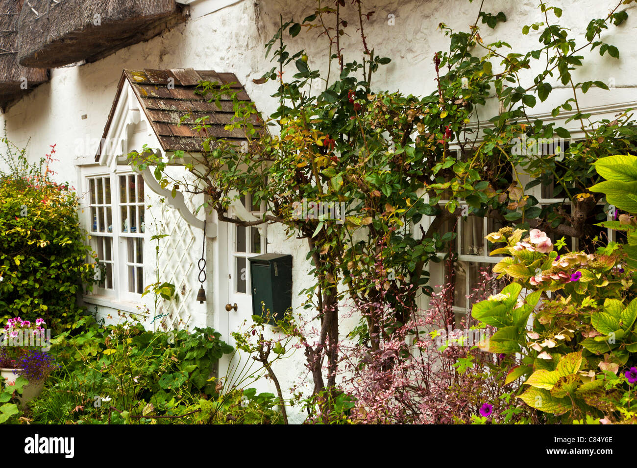 Typical English country village cottage in late autumn in Avebury ...