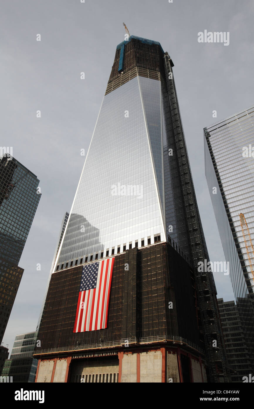 One World Trade Center building under construction in lower Manhattan ...