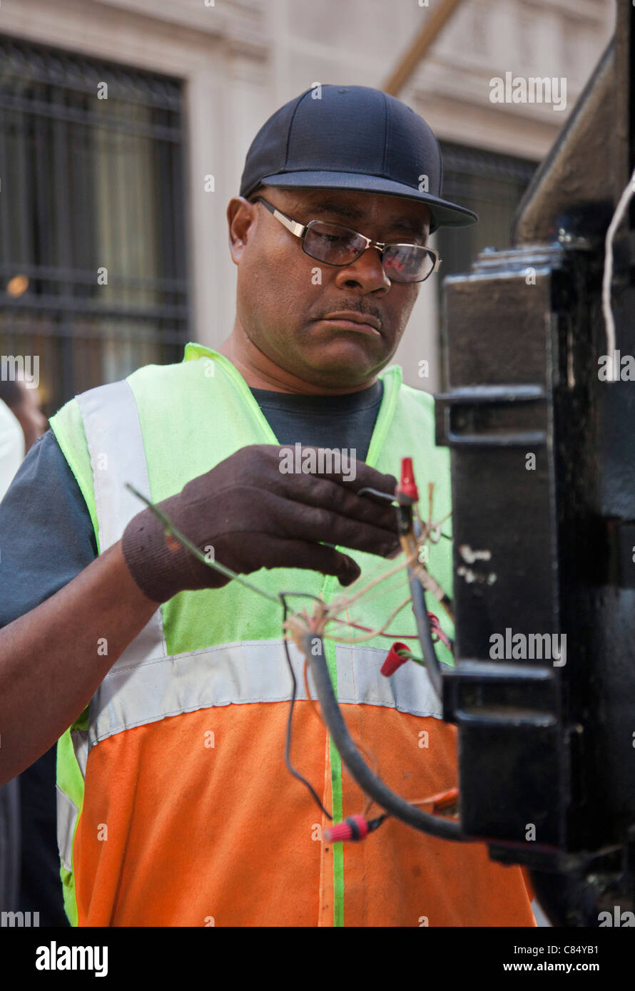 Wire repairs hi-res stock photography and images - Alamy