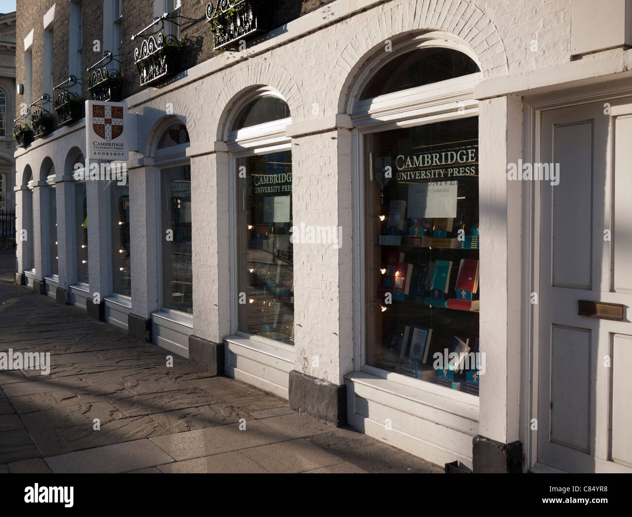 Cambridge university press bookshop hi-res stock photography and images ...