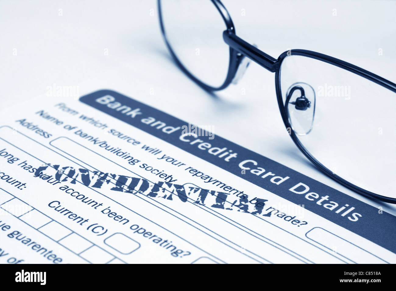 Bank card signature hi-res stock photography and images - Alamy