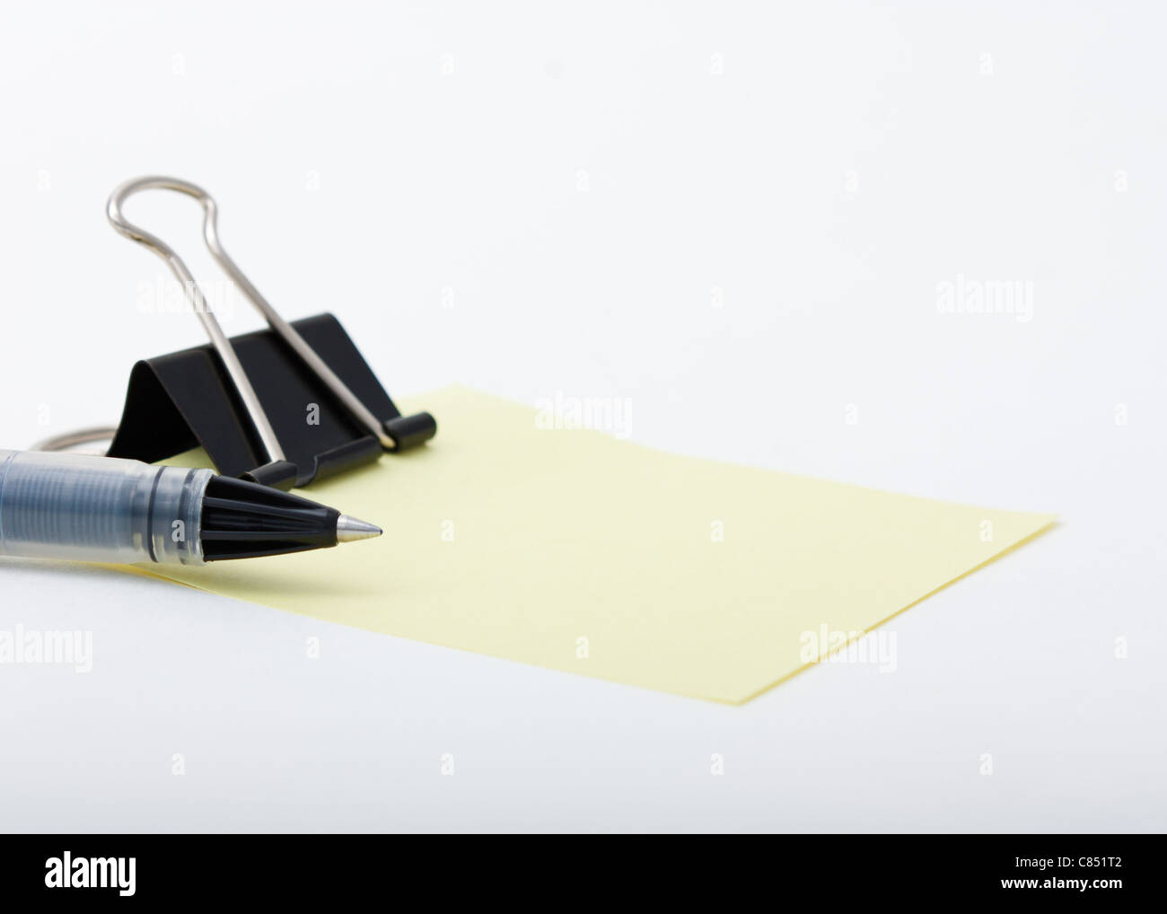 Note paper and pen Stock Photo - Alamy