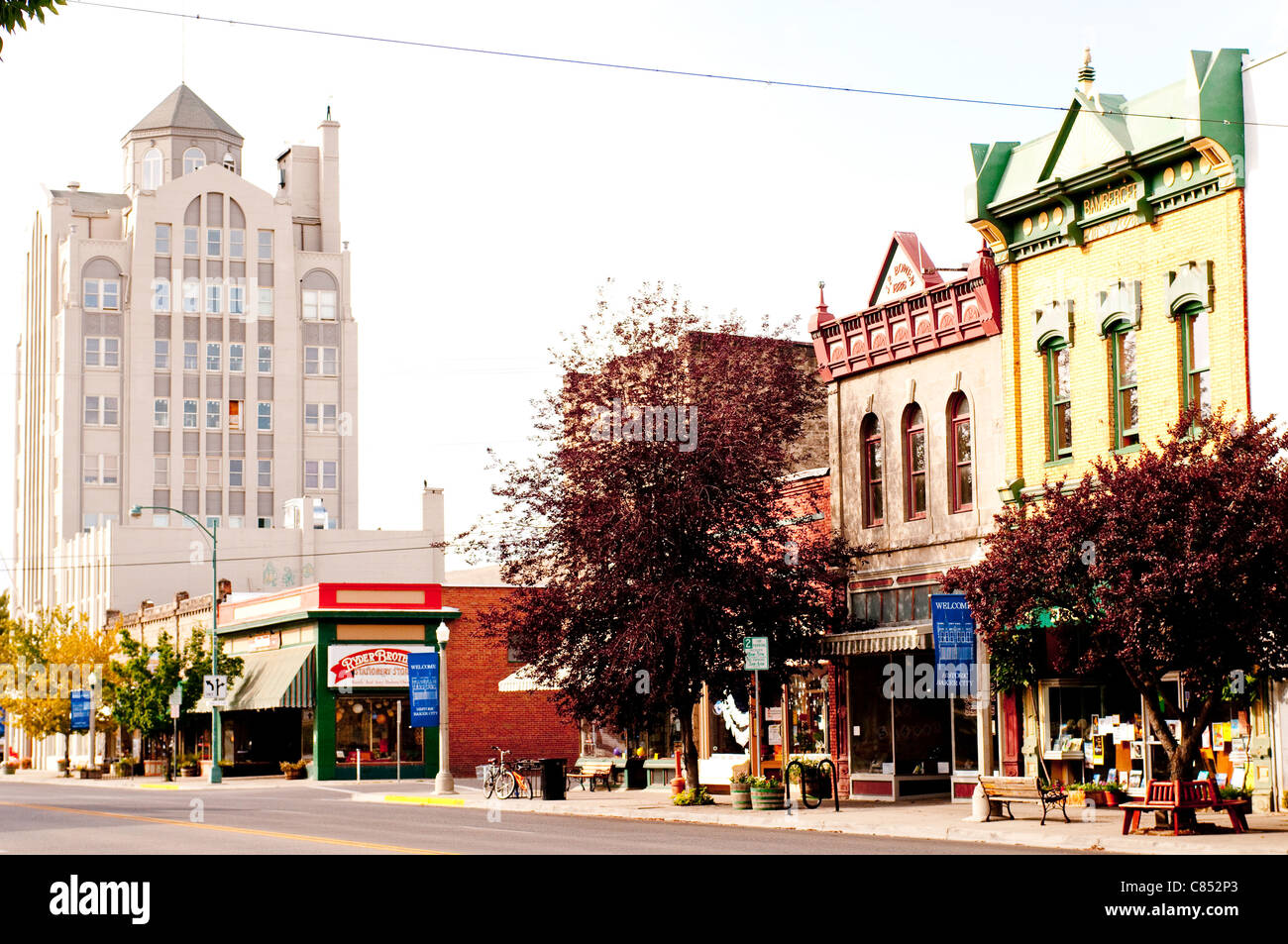 Storefront Buildings High Resolution Stock Photography and Images - Alamy