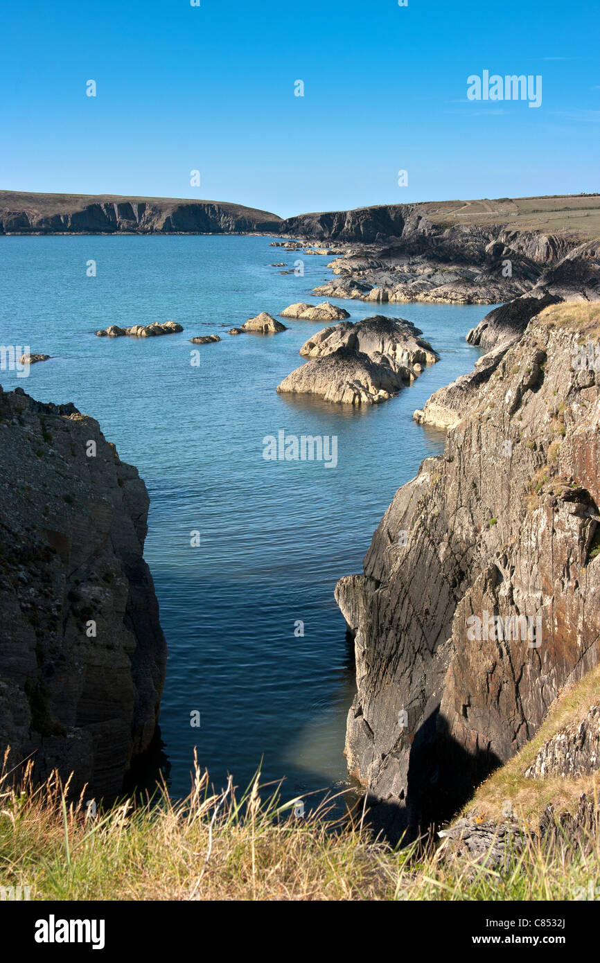 Cliffs and rocks at Cardigan Bay, West Wales Stock Photo - Alamy