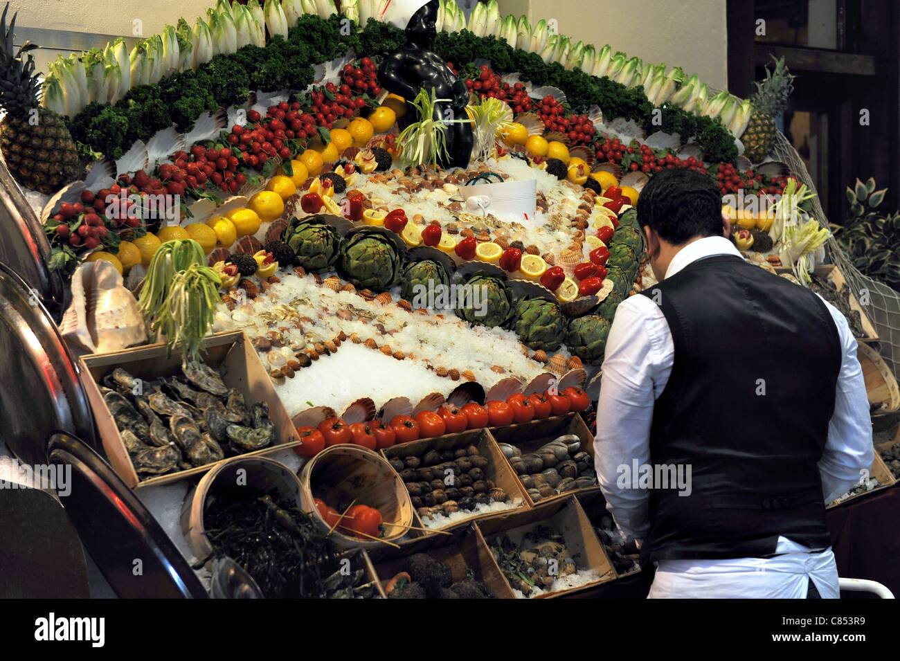 Fish stall brussels hi-res stock photography and images - Alamy