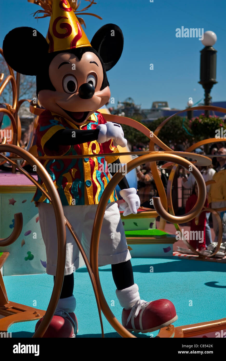 Donald duck in parade hi-res stock photography and images - Alamy