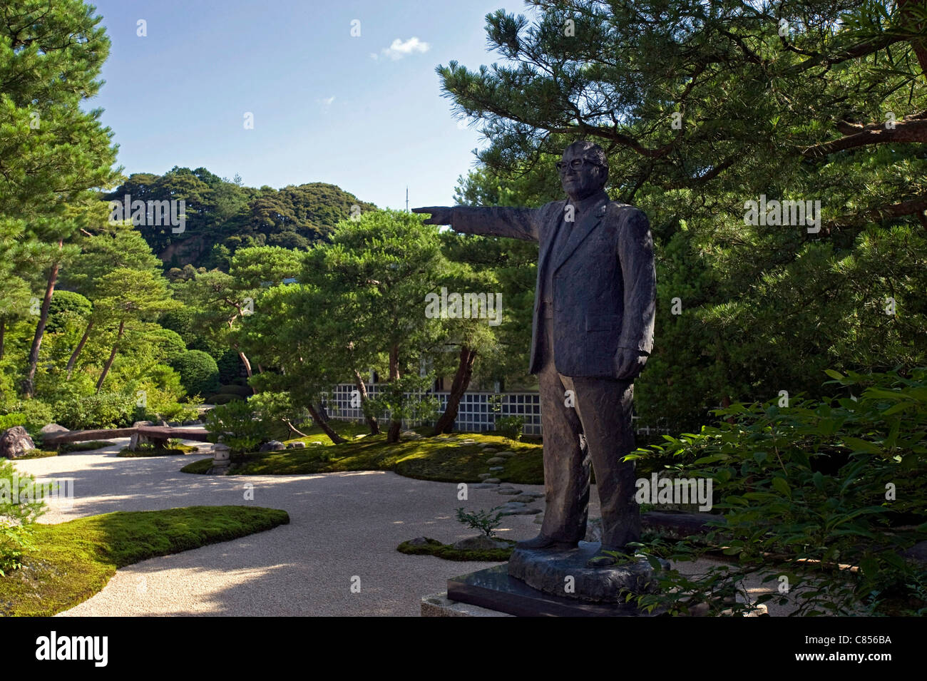 Photo shows a bronze statue of Zenko Adachi by Seibo Kitamura at the ...