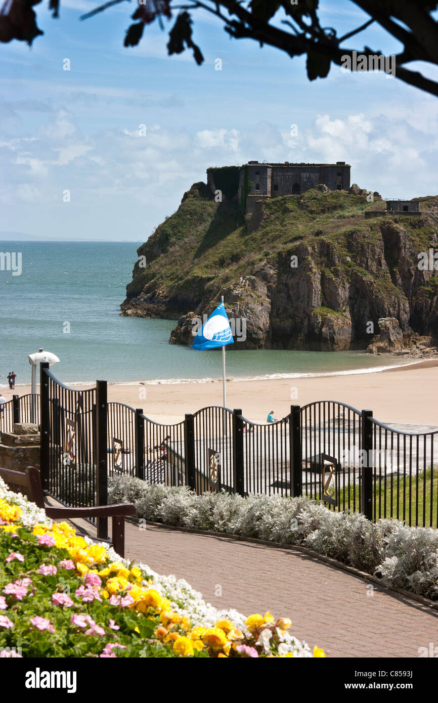Gardens overlooking Castle Sands beach and St.Catherine's fort, Tenby ...