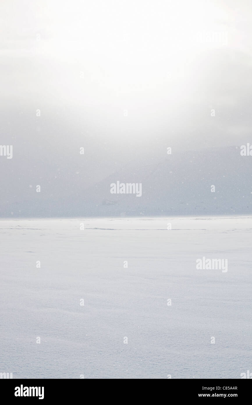 Fog over water and horizon line Stock Photo - Alamy