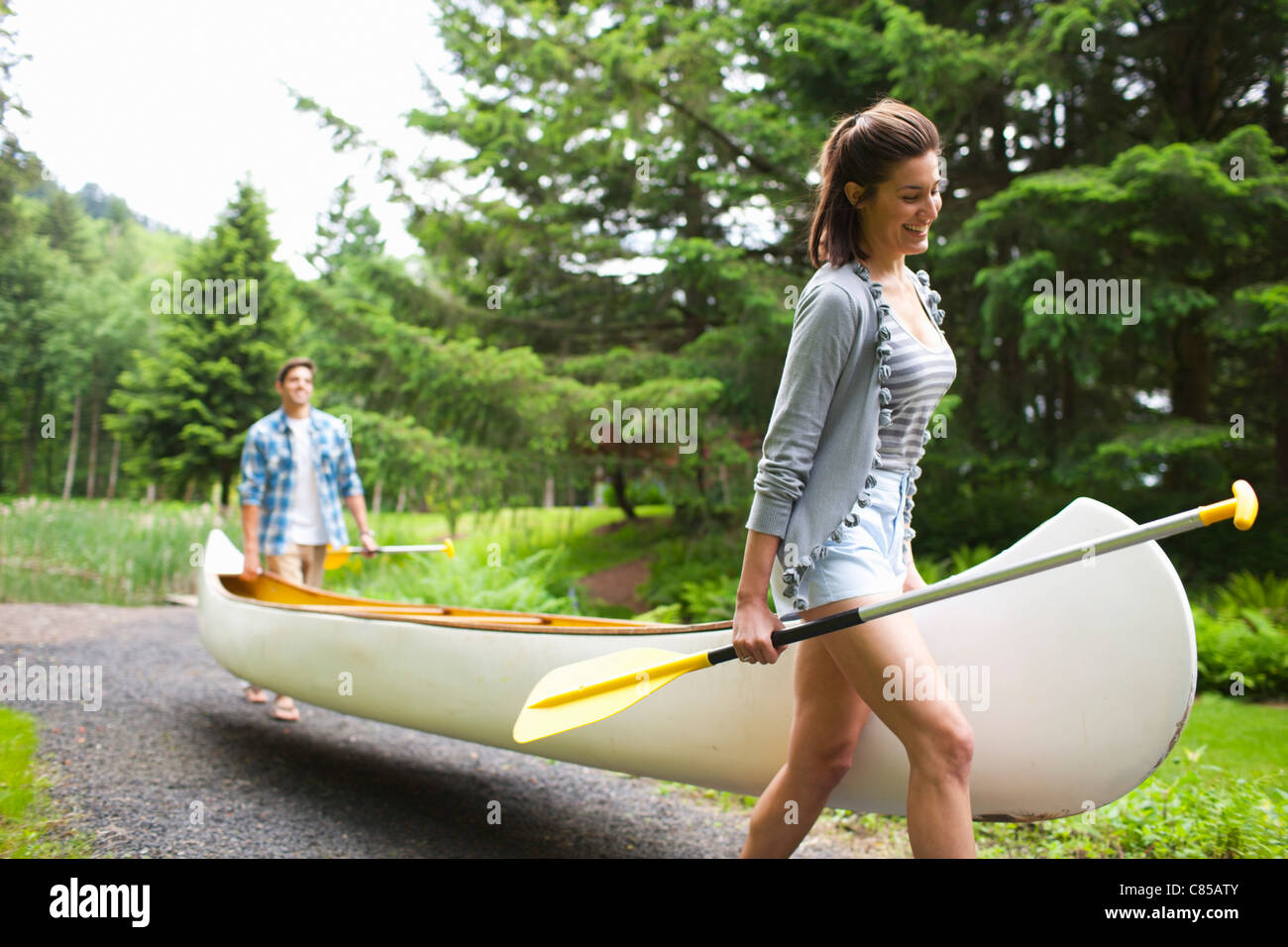 Couple Carrying Canoe, Columbia River Gorge, Oregon, USA Stock Photo ...