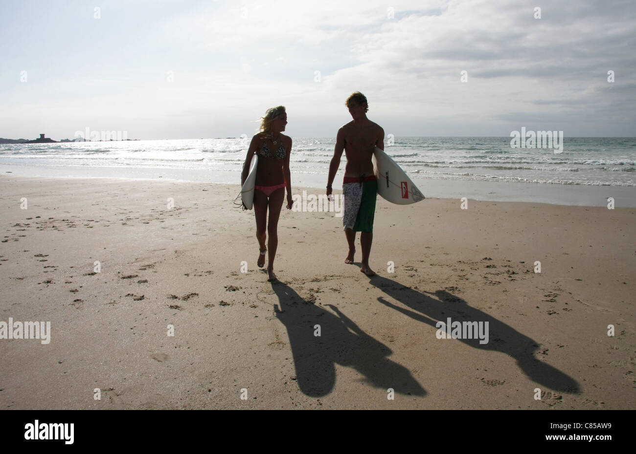 Boy and girl surfers hi-res stock photography and images - Alamy