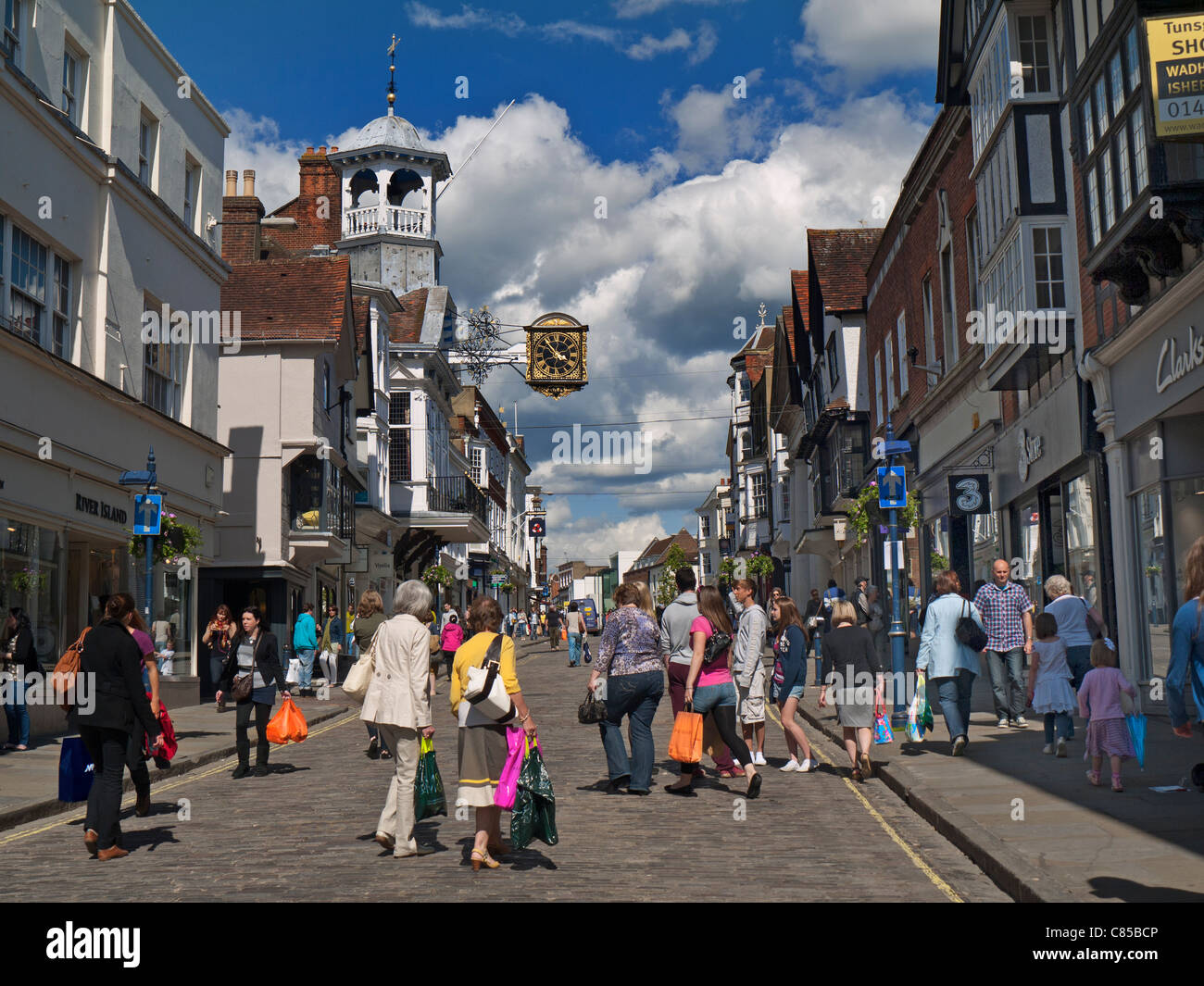GUILDFORD Shoppers busy crowds in Guildford historic cobbled traffic ...