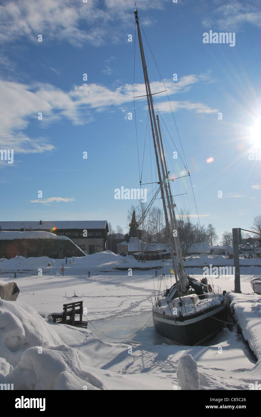 Frozen harbour helsinki finland hi-res stock photography and images - Alamy