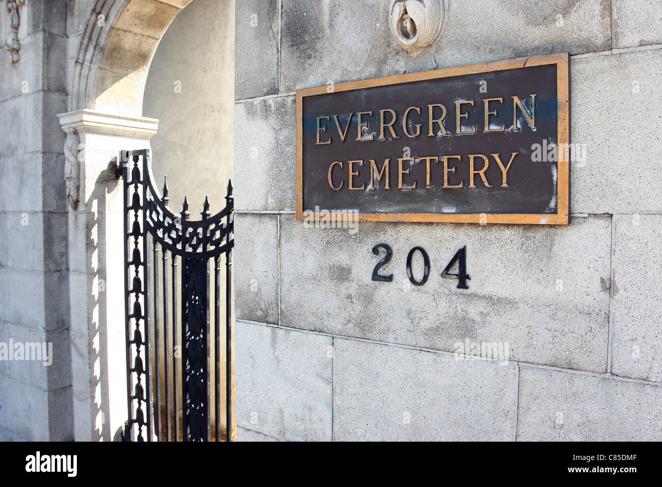 EVERGREEN CEMETERY ENTERANCE SIGN SHOWMEN'S REST AT THE EVERGREEN ...