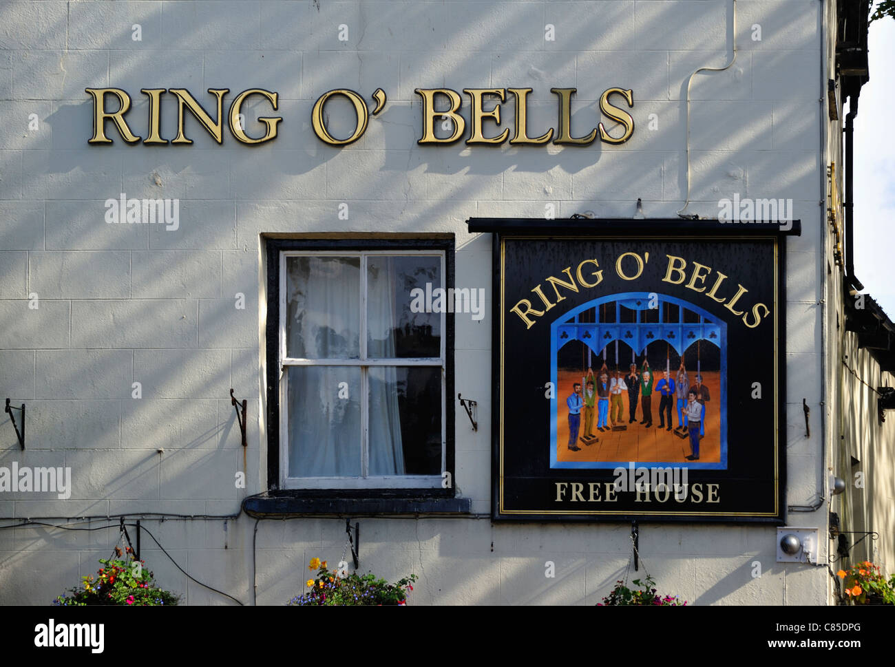 Pub inn sign hi-res stock photography and images - Alamy