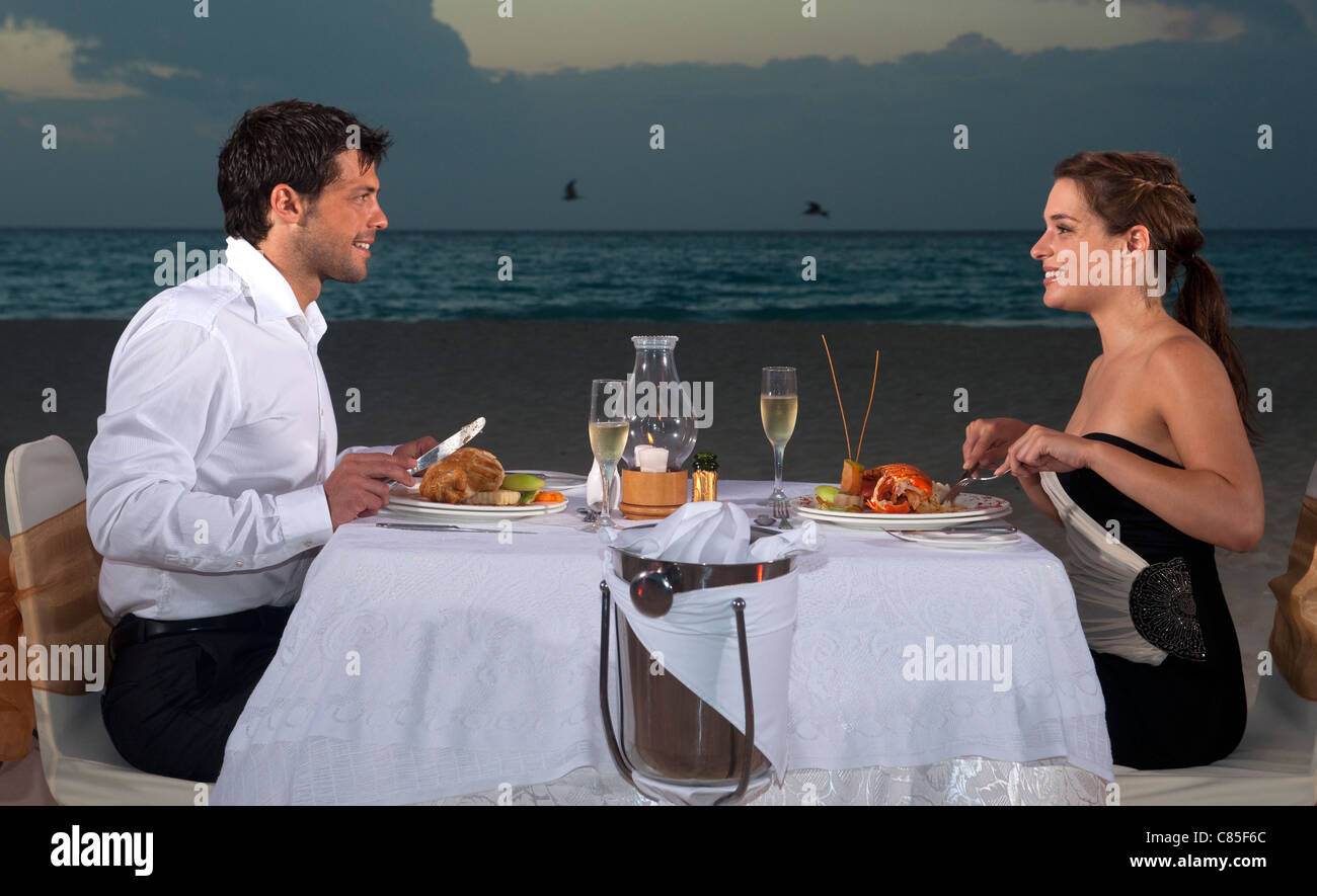 Couple Dining on Beach, Reef Playacar Resort and Spa, Playa del Carmen ...