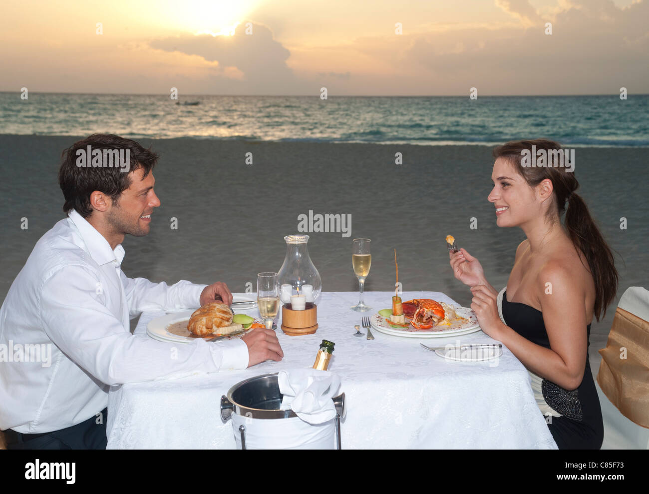 Couple Dining on Beach, Reef Playacar Resort and Spa, Playa del Carmen ...