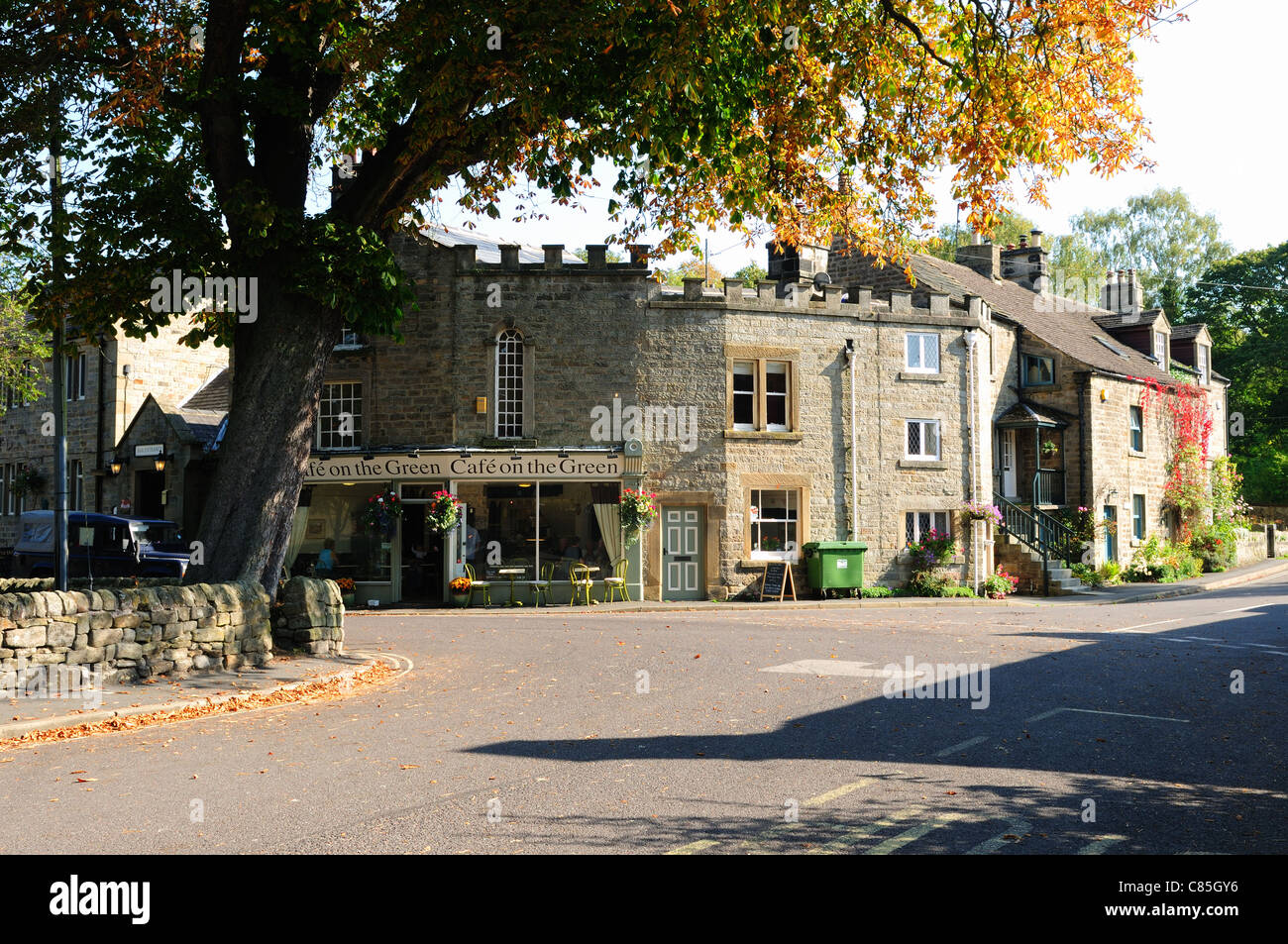 Baslow Derbyshire 'cafe on the Green' Stock Photo - Alamy