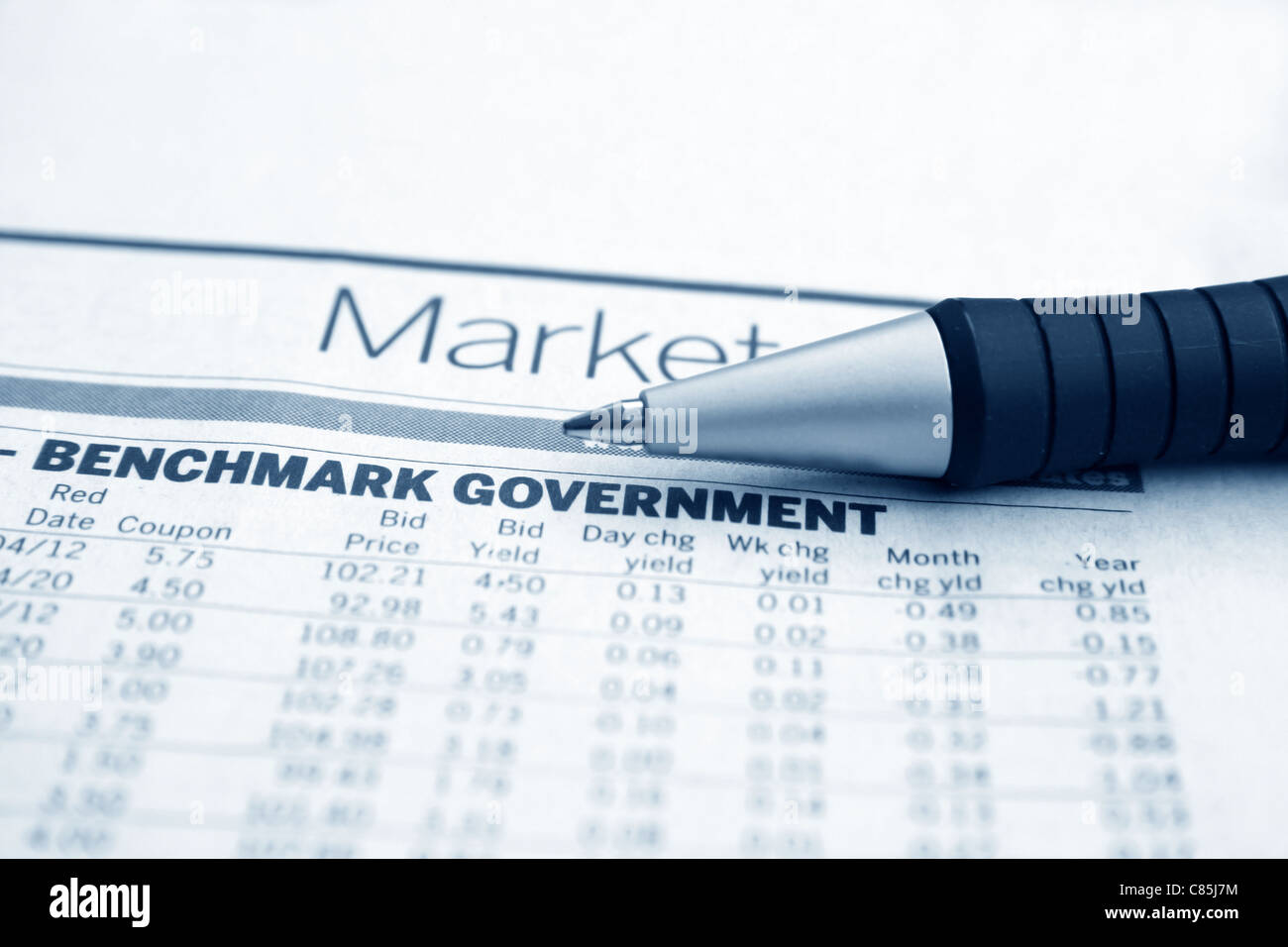 Stock market report Stock Photo - Alamy
