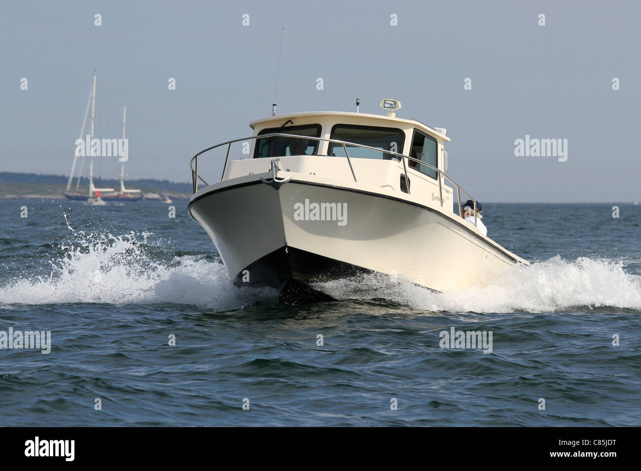 Small motorboat underway hi-res stock photography and images - Alamy
