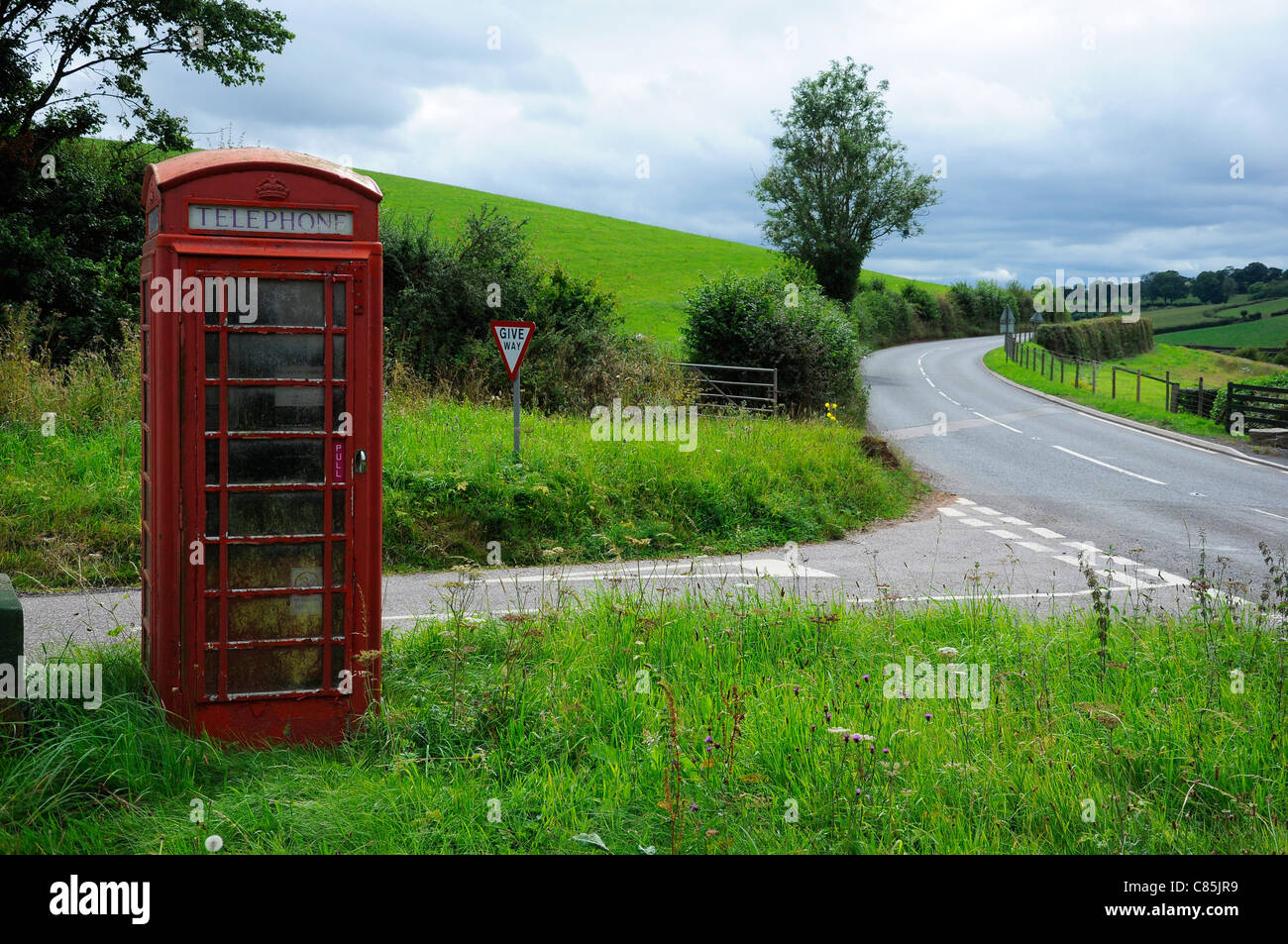Phone box in rural location in Devon Stock Photo - Alamy