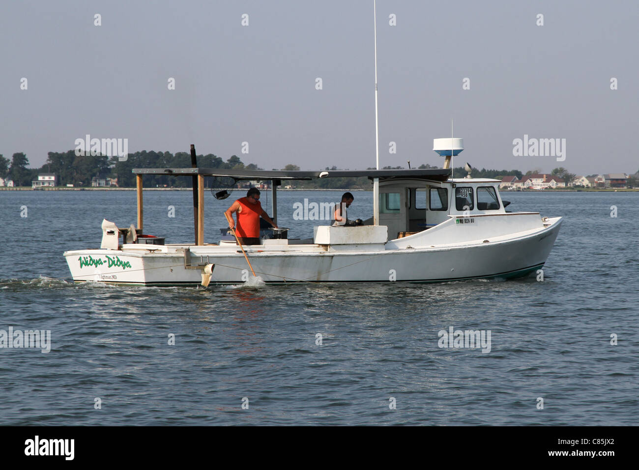Trotliner trotlining crabbing hi-res stock photography and images - Alamy