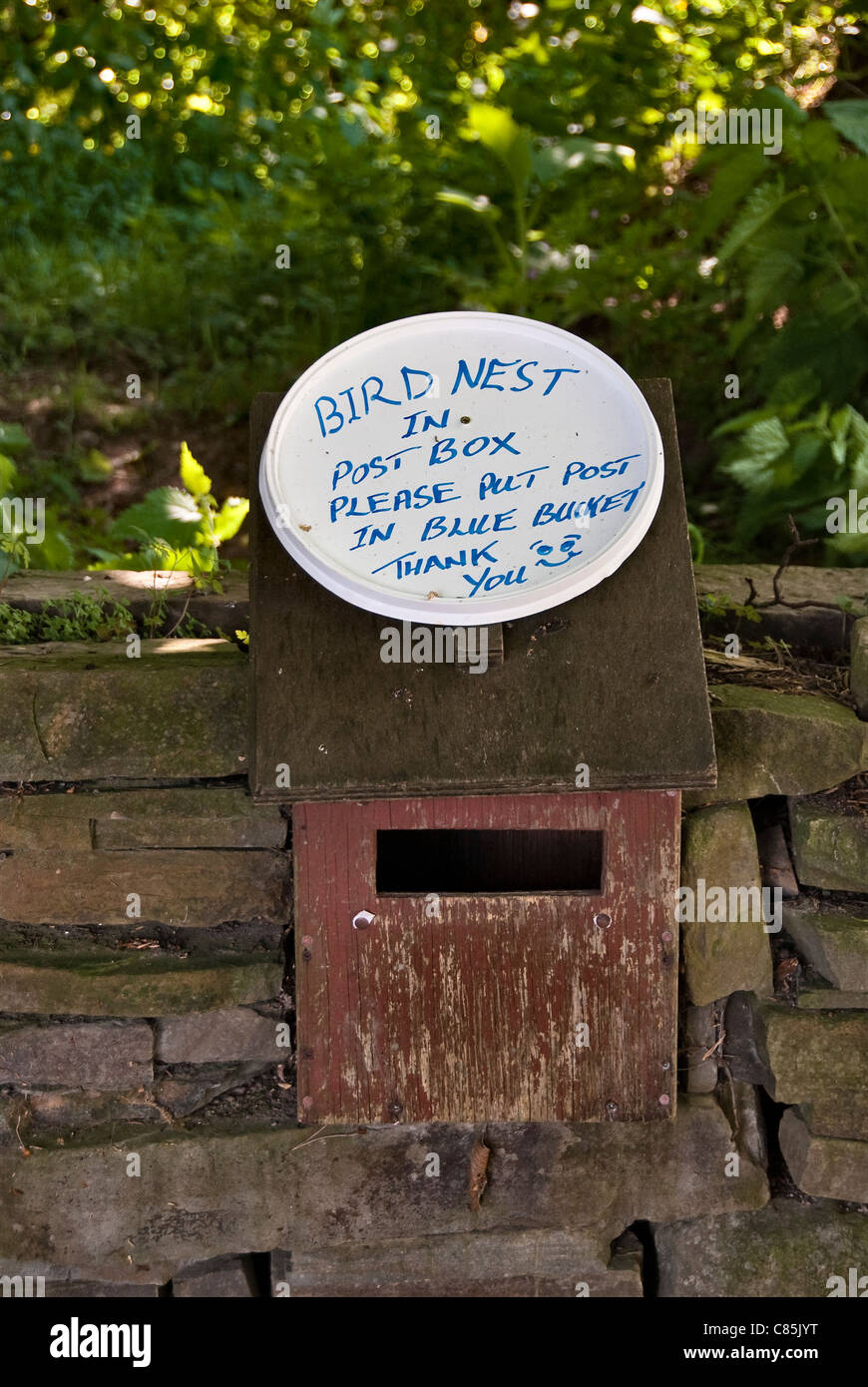 Nesting birds warning sign hi-res stock photography and images - Alamy
