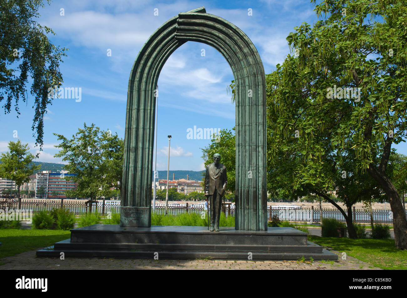 Statue of Karolyi Mihaly the 1st elected Hungarian president outside ...