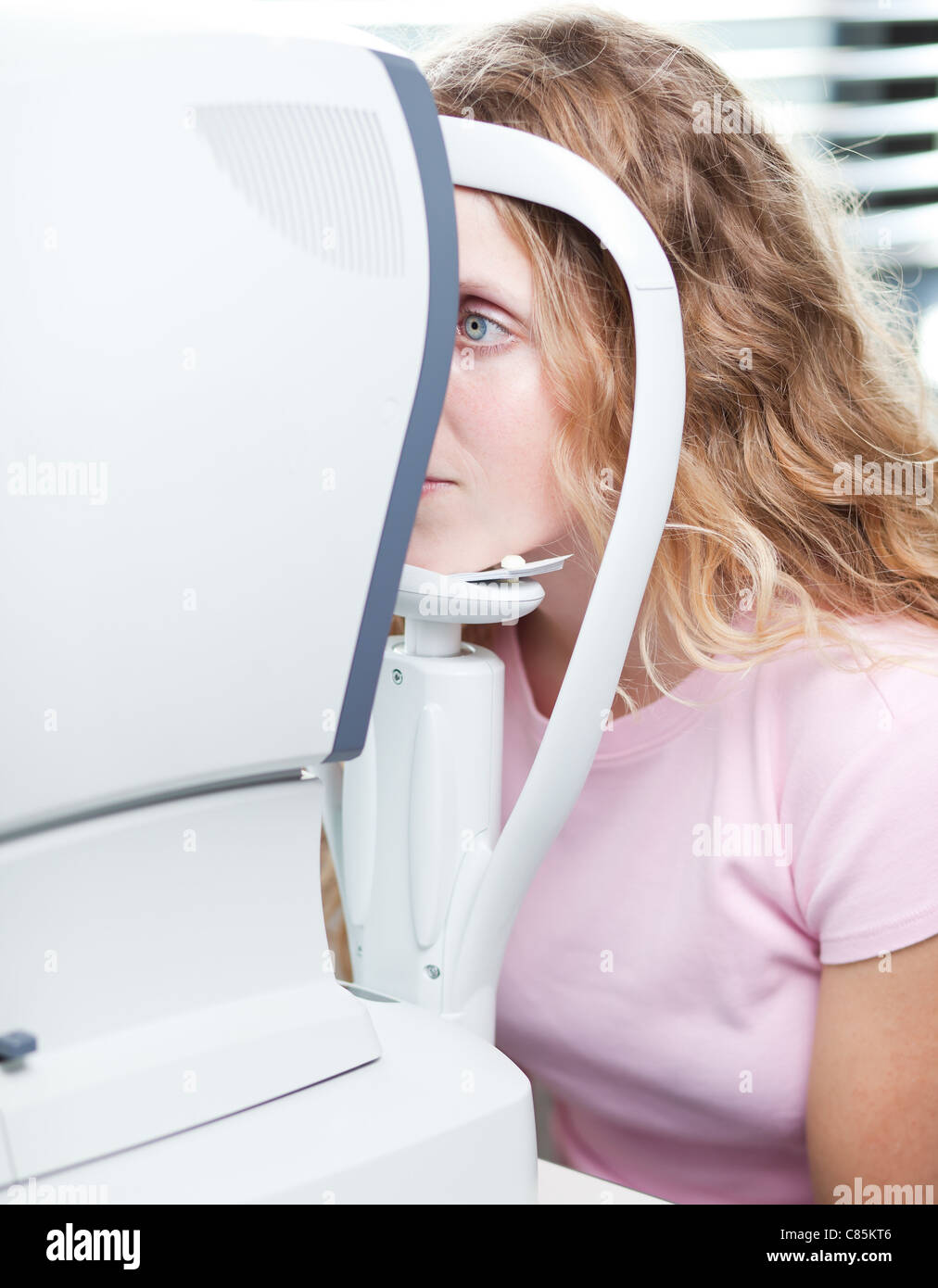 pretty female doctor/optometrist Stock Photo - Alamy