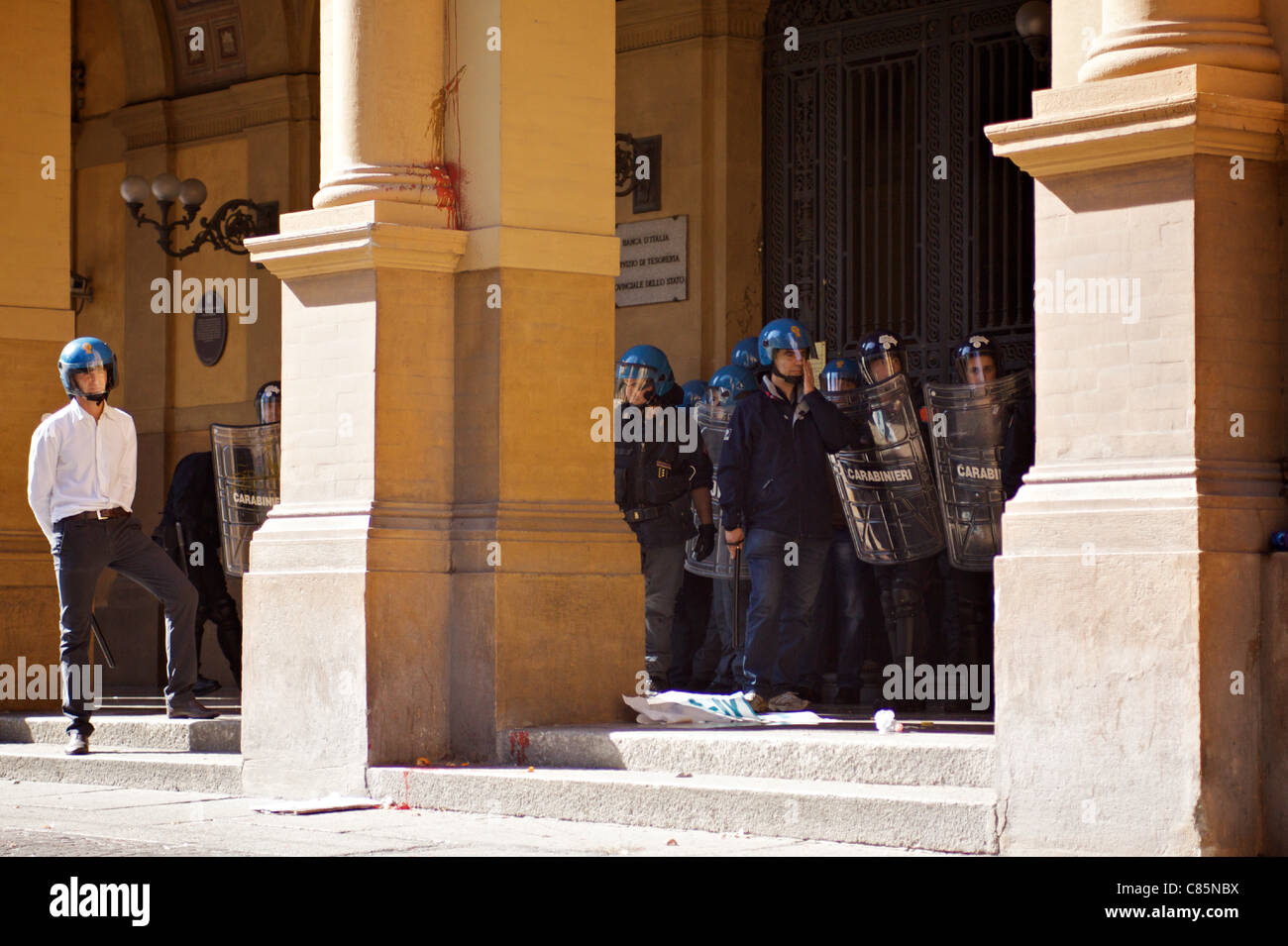 Police wall hi-res stock photography and images - Alamy