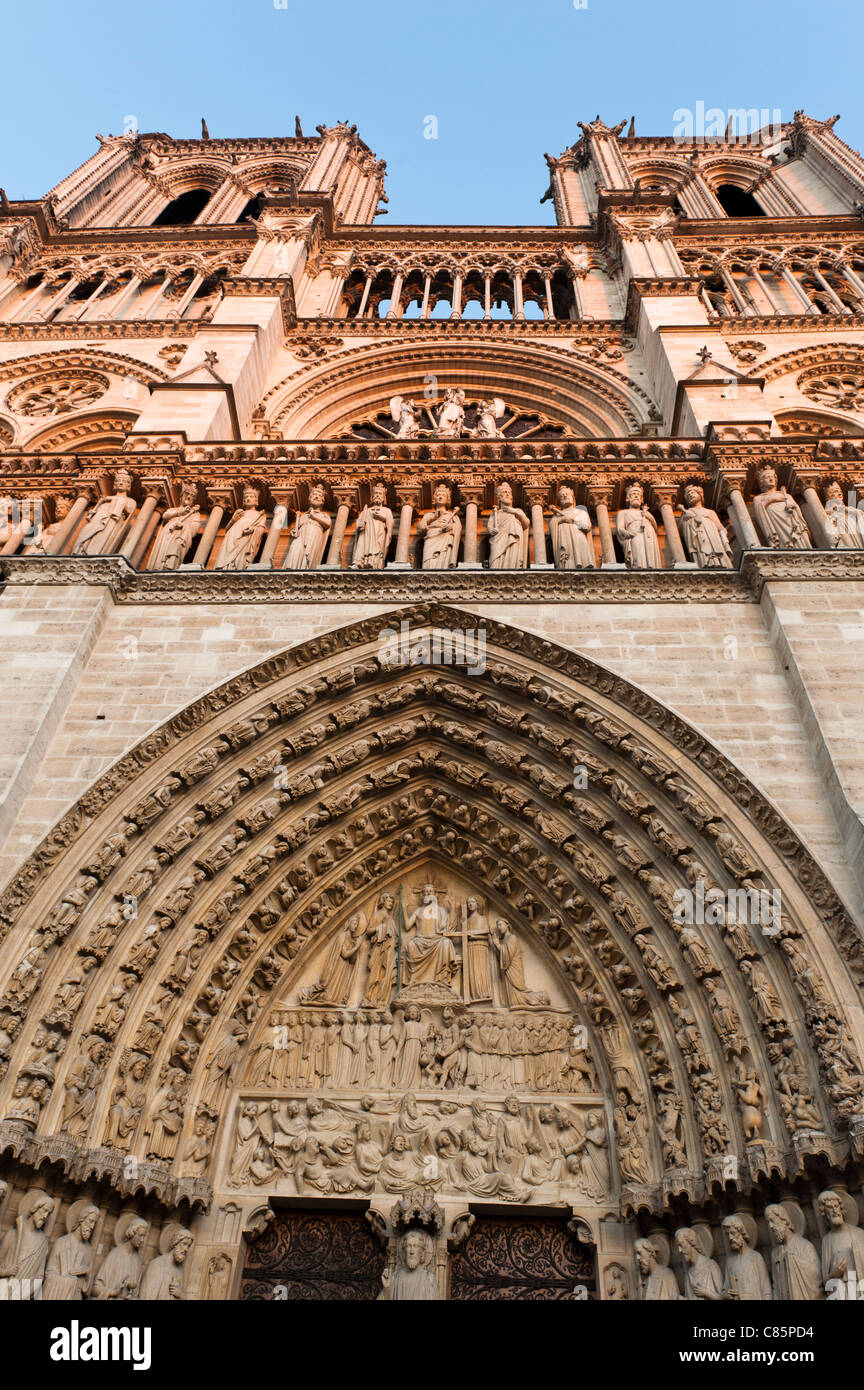 Paris notre dame cathedral door hi-res stock photography and images - Alamy