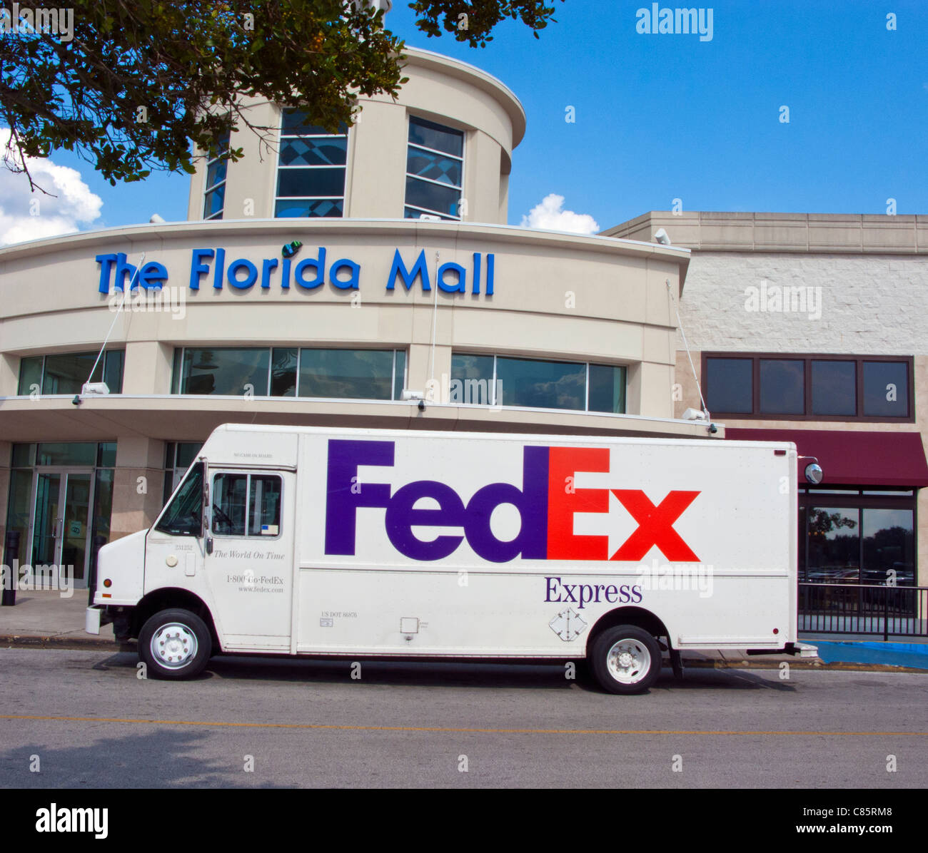 Fedex van hi-res stock photography and images - Alamy