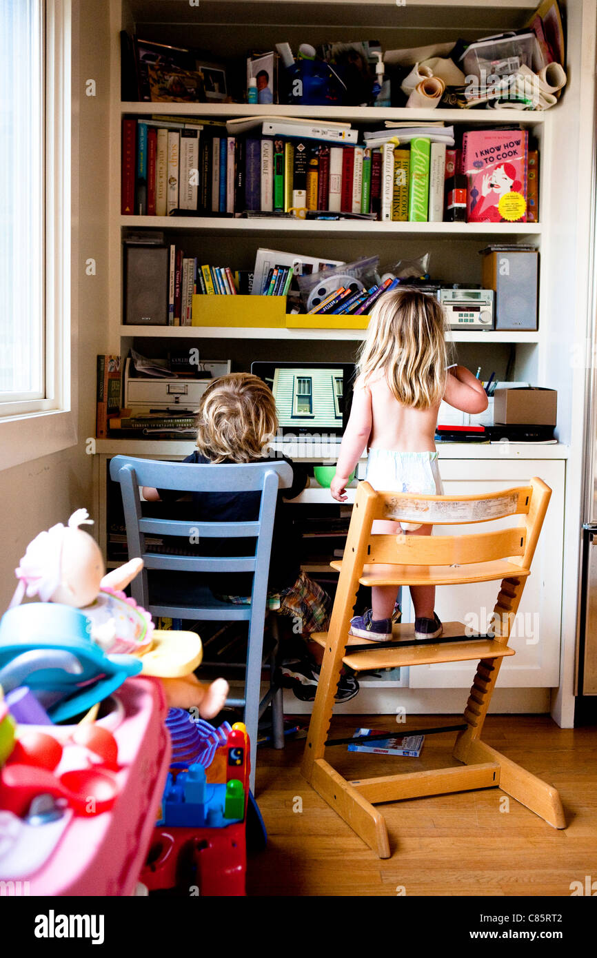 Little kids playing at desk Stock Photo - Alamy