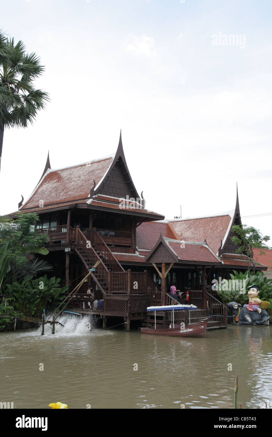 Ayothaya Floating market , Ayutthaya , Thailand Stock Photo - Alamy