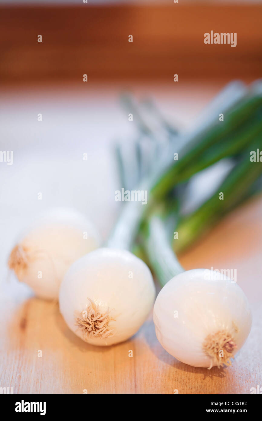 Bunch of spring onions on chopping board hi-res stock photography and ...