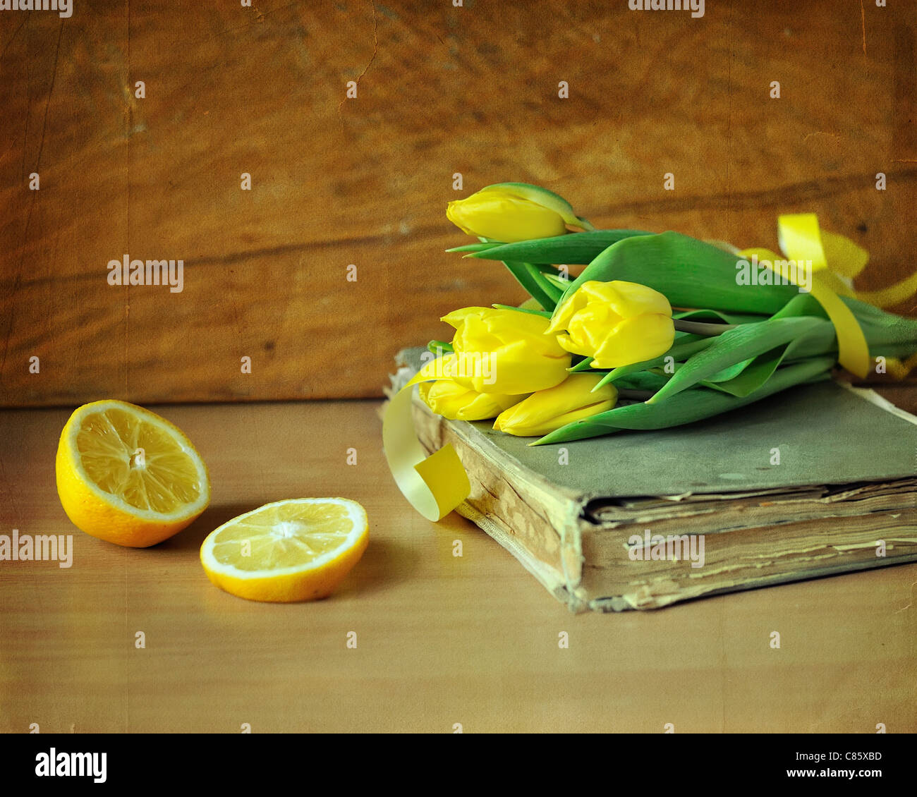 Lemon lilies hi-res stock photography and images - Alamy