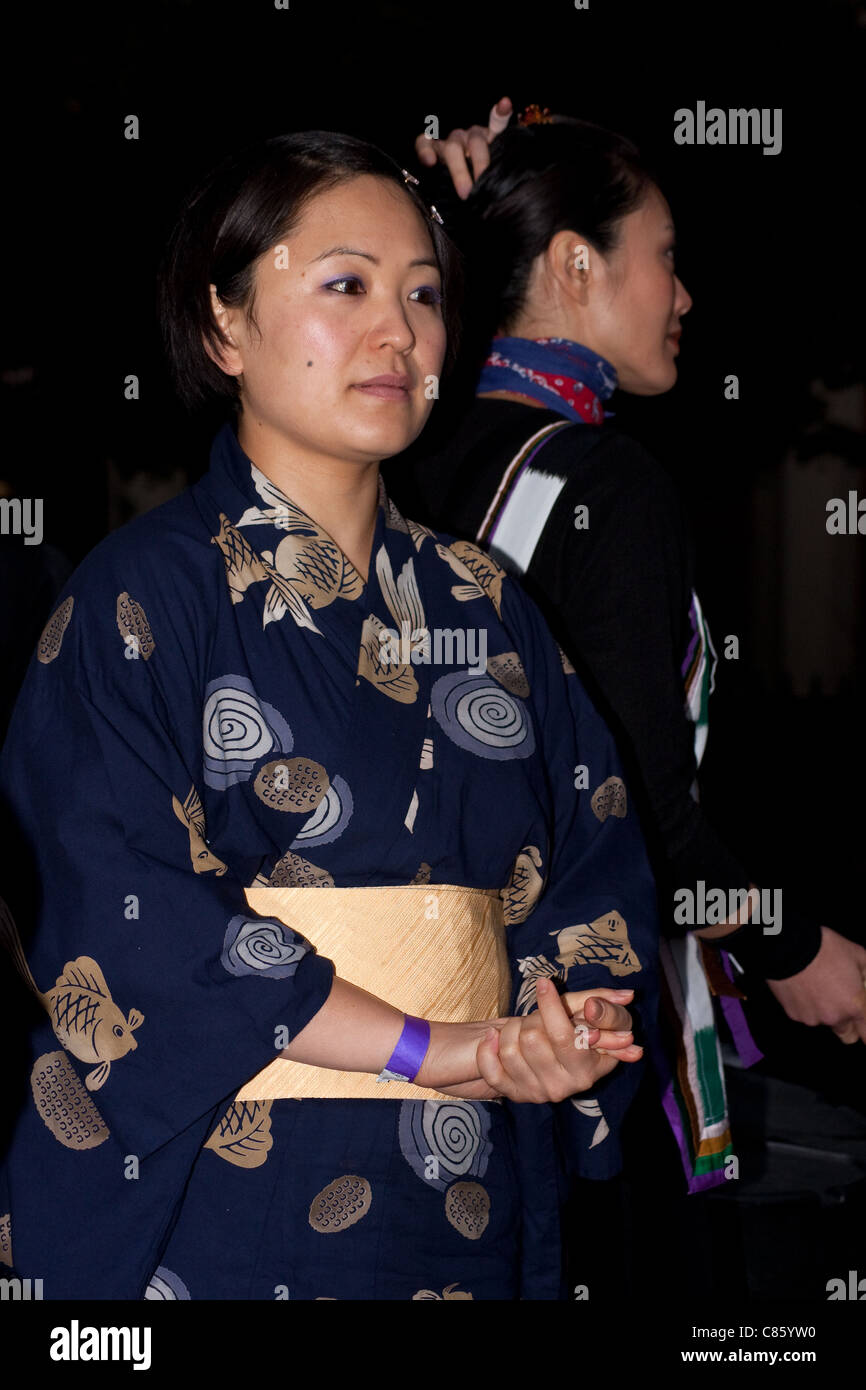 Traditional japanese dancer hi-res stock photography and images - Alamy