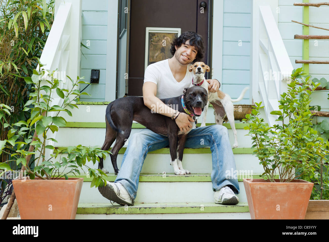 Stoop dogs hi-res stock photography and images - Alamy