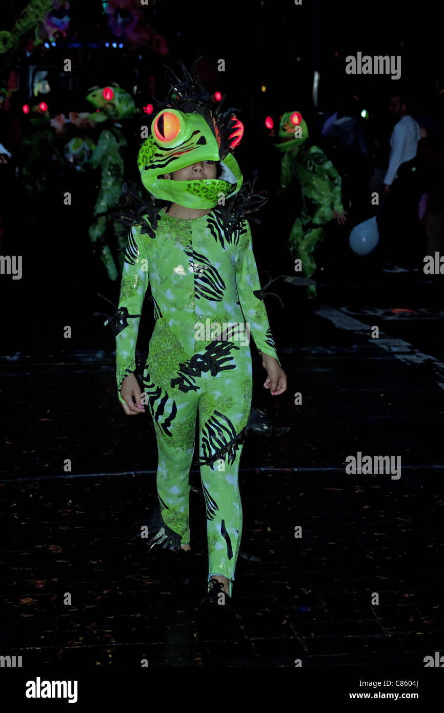 Ghost pose hi-res stock photography and images - Alamy