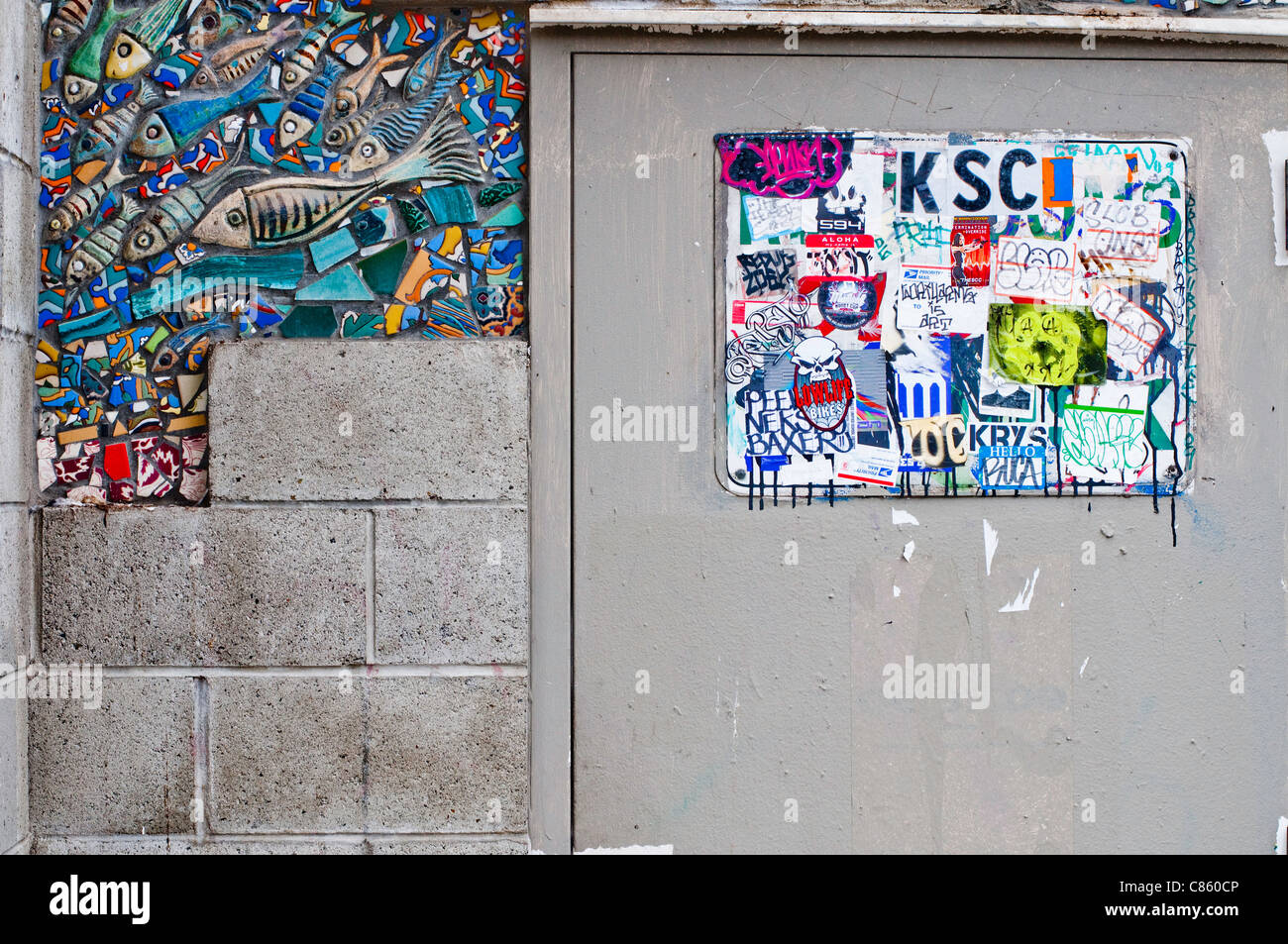 Doorway with graffiti hi-res stock photography and images - Alamy