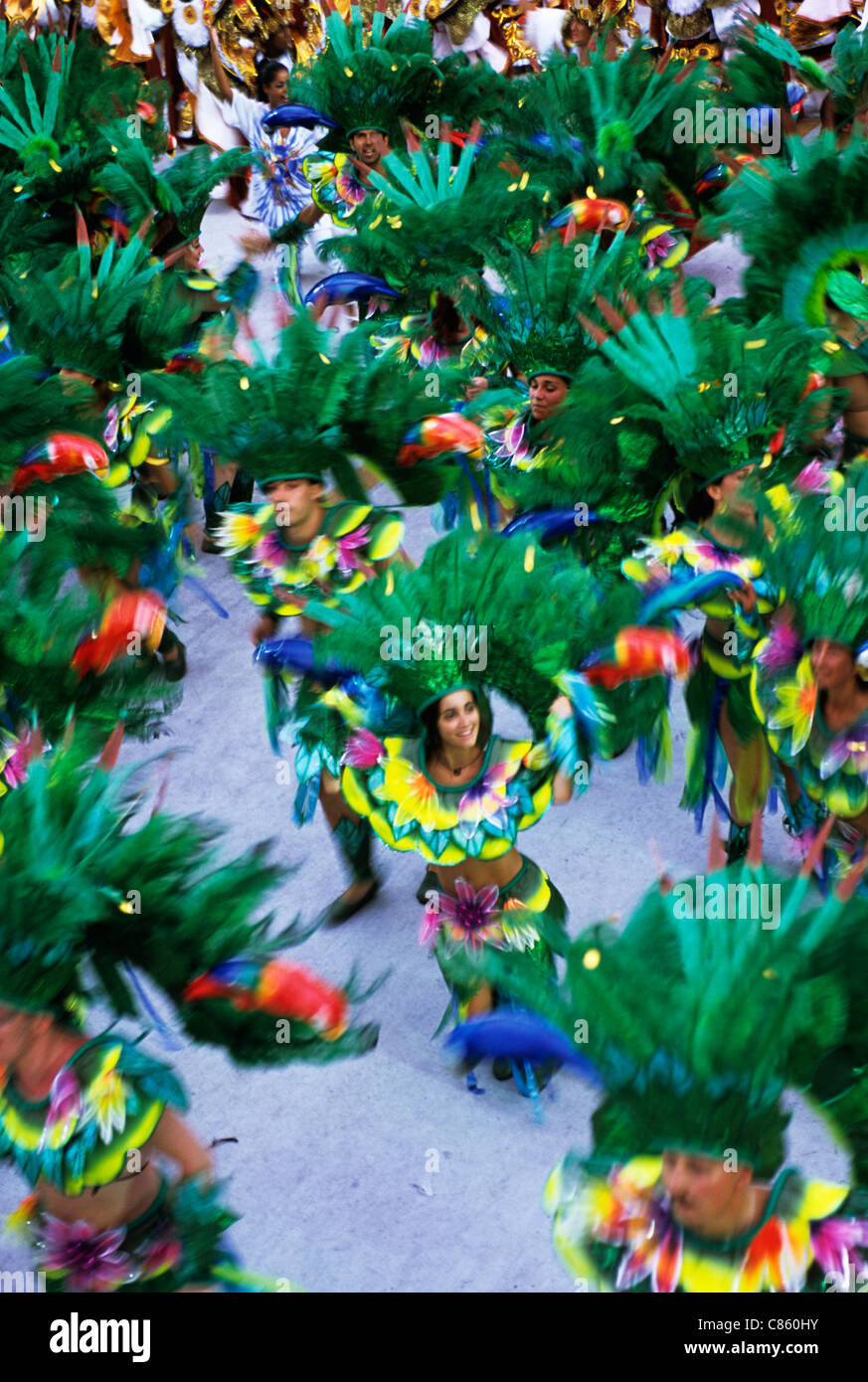 Rio carnival dancers with head dresses hi-res stock photography and ...