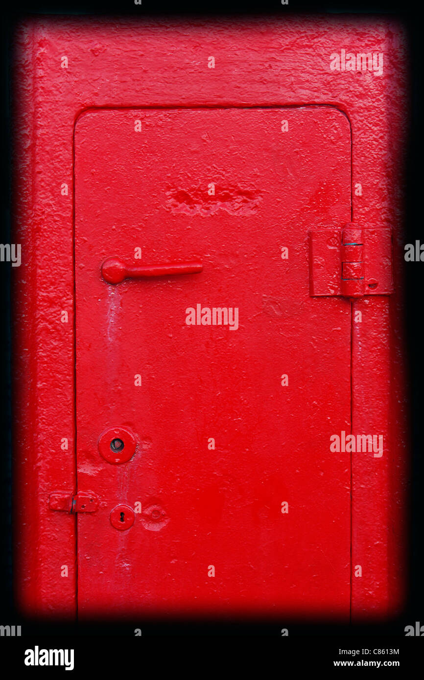 Red door frame hi-res stock photography and images - Alamy