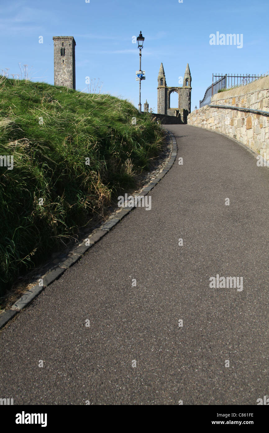 Town of St Andrews, Scotland. Path leading from St Andrews Harbour with ...