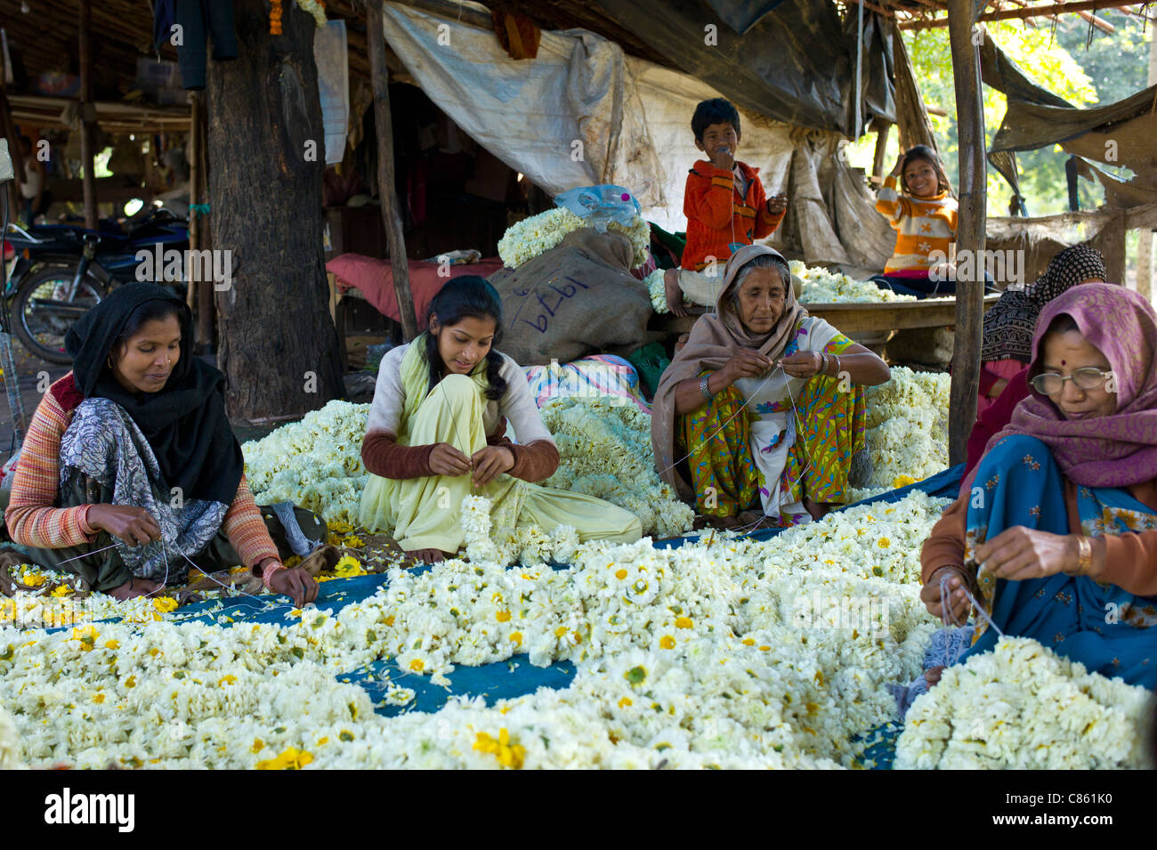 Three generations women india hi-res stock photography and images - Alamy