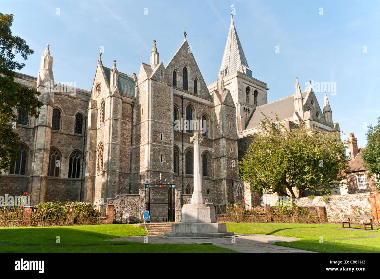 Rochester Cathedral with the war memorial in the foreground Stock Photo ...
