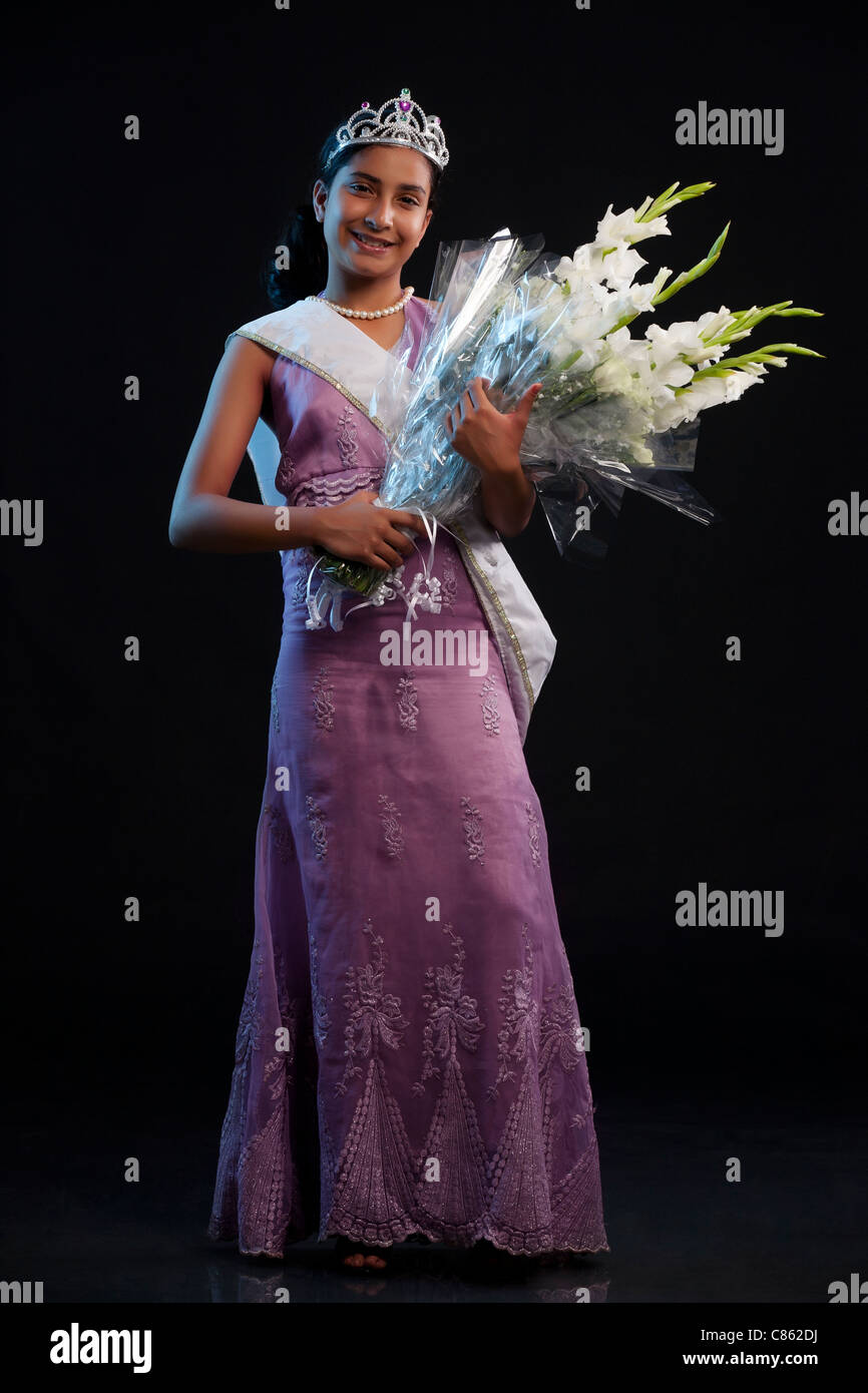 Queen holding flower hi-res stock photography and images - Alamy
