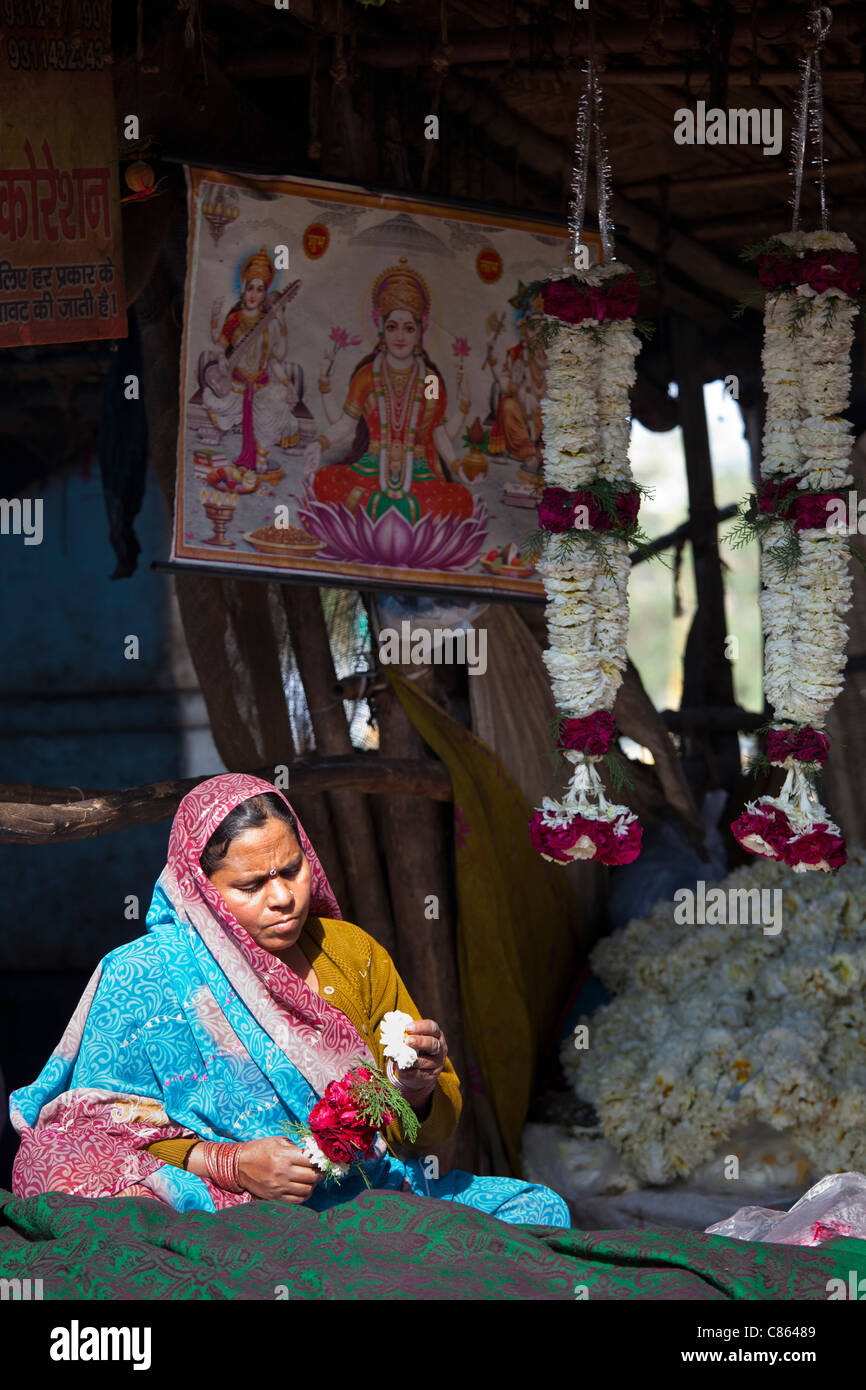 Indian woman manual labor hi-res stock photography and images - Alamy