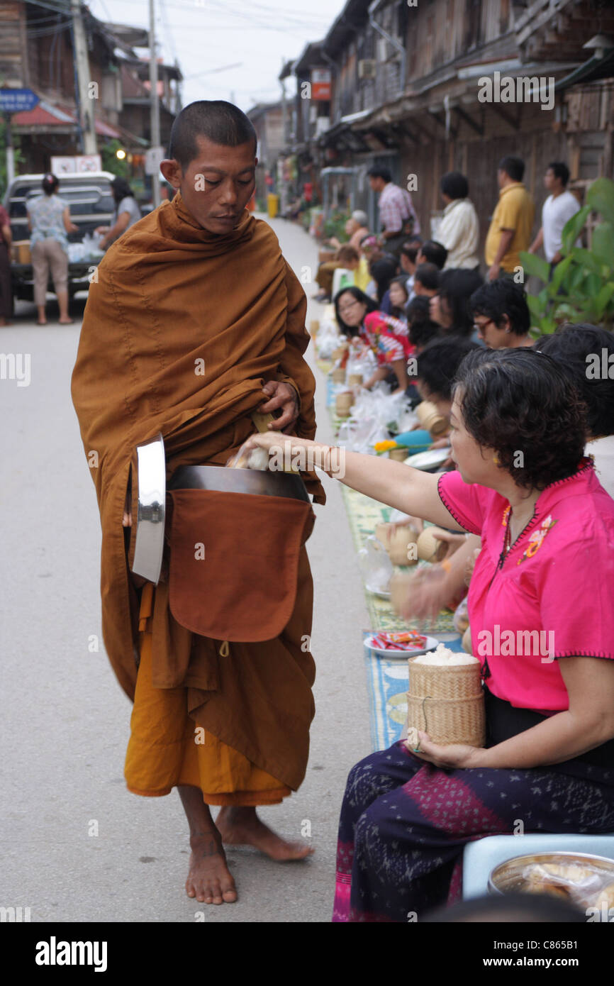 People give food offerings food to a Buddhist monk at Chiangkhan ...