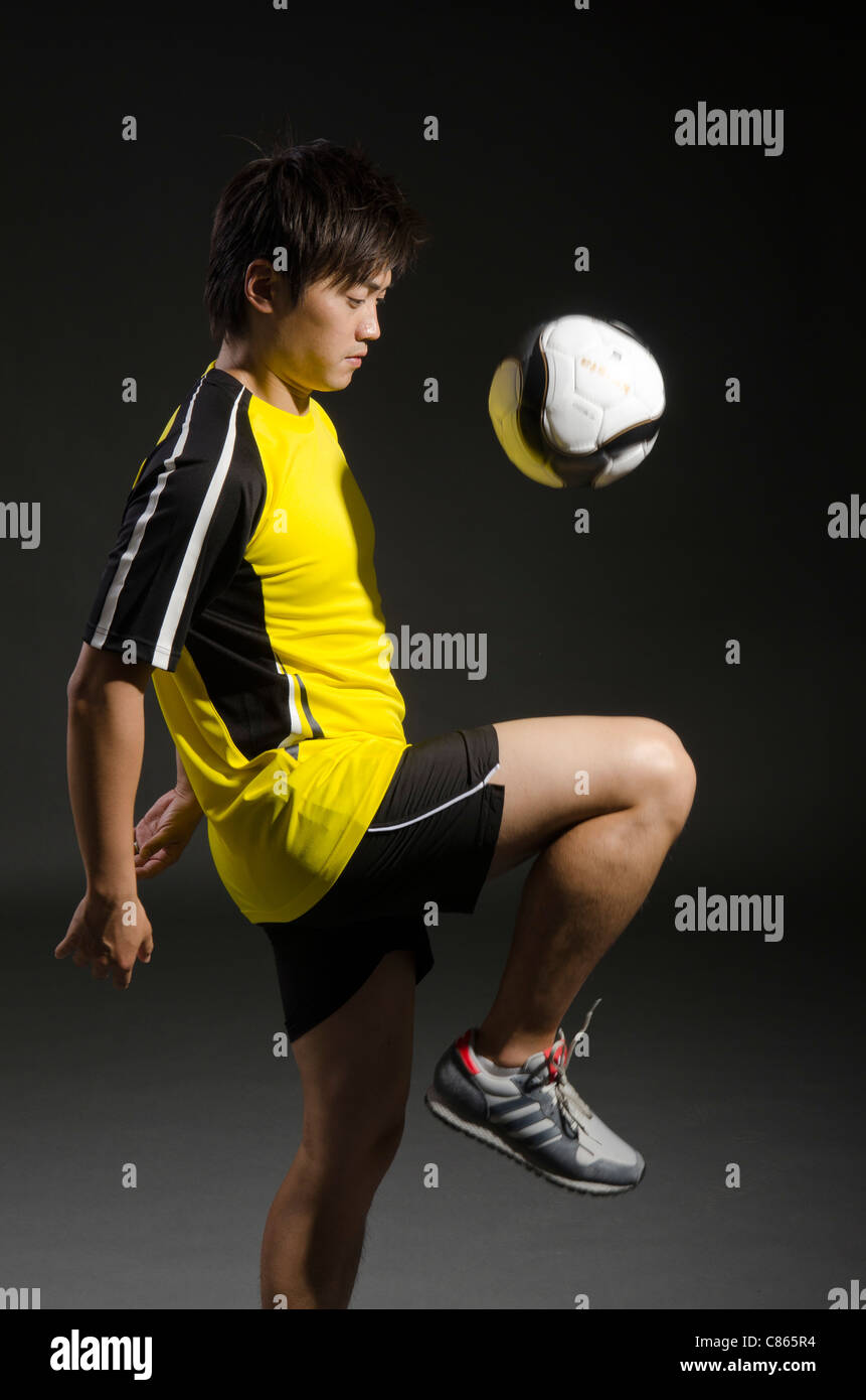 Football player full body hi-res stock photography and images - Alamy