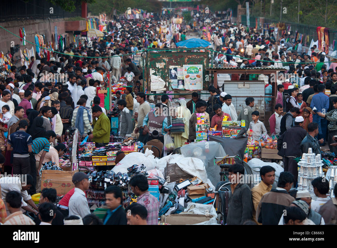 Meena Bazar and snack food market in Muslim area of Old Delhi, India ...